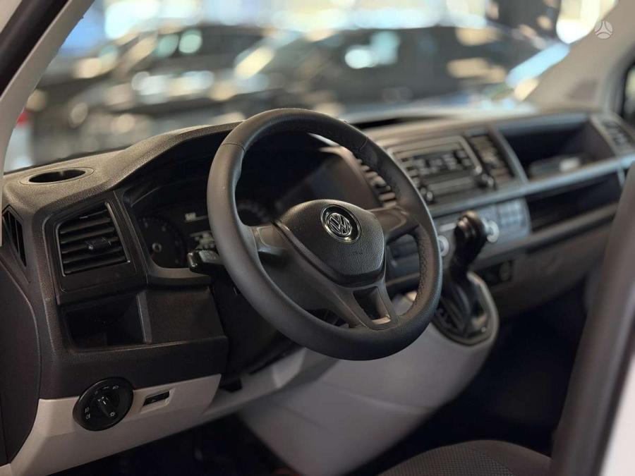 White Volkswagen Transporter 2018 in Klaipeda, with an engine capacity of 2.00 L and mileage of 220 thousand km for 18500 €, photo 24 on AUTOMOTO.COM.LV