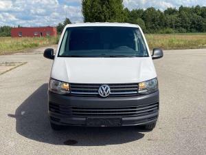 White Volkswagen Transporter 2018 in Ukmerge, with an engine capacity of 1.97 L and mileage of 151 thousand km for 10900 €, photo 3 on AUTOMOTO.COM.LV