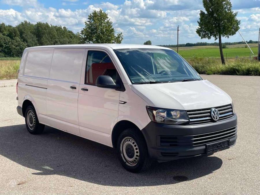 White Volkswagen Transporter 2018 in Ukmerge, with an engine capacity of 1.97 L and mileage of 151 thousand km for 10900 €, photo 4 on AUTOMOTO.COM.LV