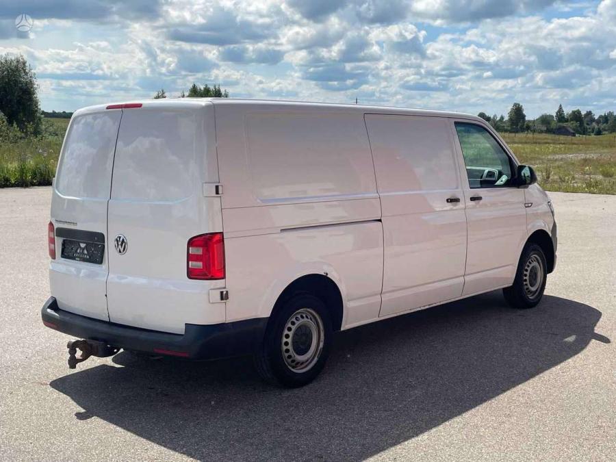 White Volkswagen Transporter 2018 in Ukmerge, with an engine capacity of 1.97 L and mileage of 151 thousand km for 10900 €, photo 5 on AUTOMOTO.COM.LV