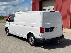 White Volkswagen Transporter 2018 in Ukmerge, with an engine capacity of 1.97 L and mileage of 151 thousand km for 10900 €, photo 6 on AUTOMOTO.COM.LV