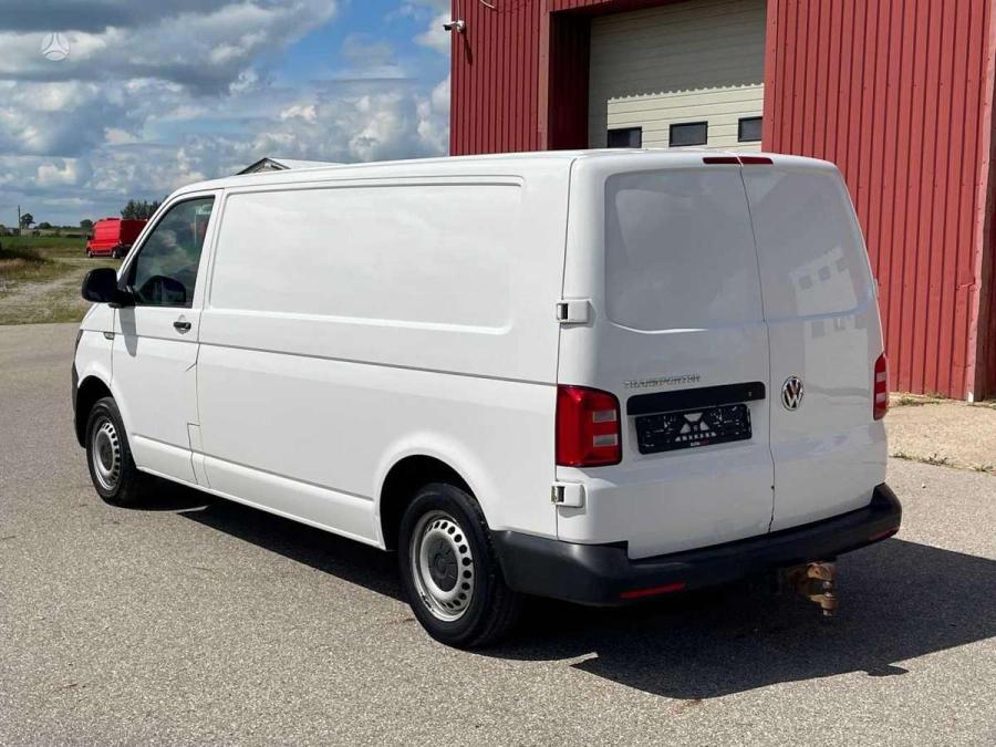 White Volkswagen Transporter 2018 in Ukmerge, with an engine capacity of 1.97 L and mileage of 151 thousand km for 10900 €, photo 6 on AUTOMOTO.COM.LV