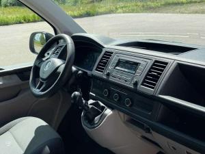 White Volkswagen Transporter 2018 in Ukmerge, with an engine capacity of 1.97 L and mileage of 151 thousand km for 10900 €, photo 8 on AUTOMOTO.COM.LV