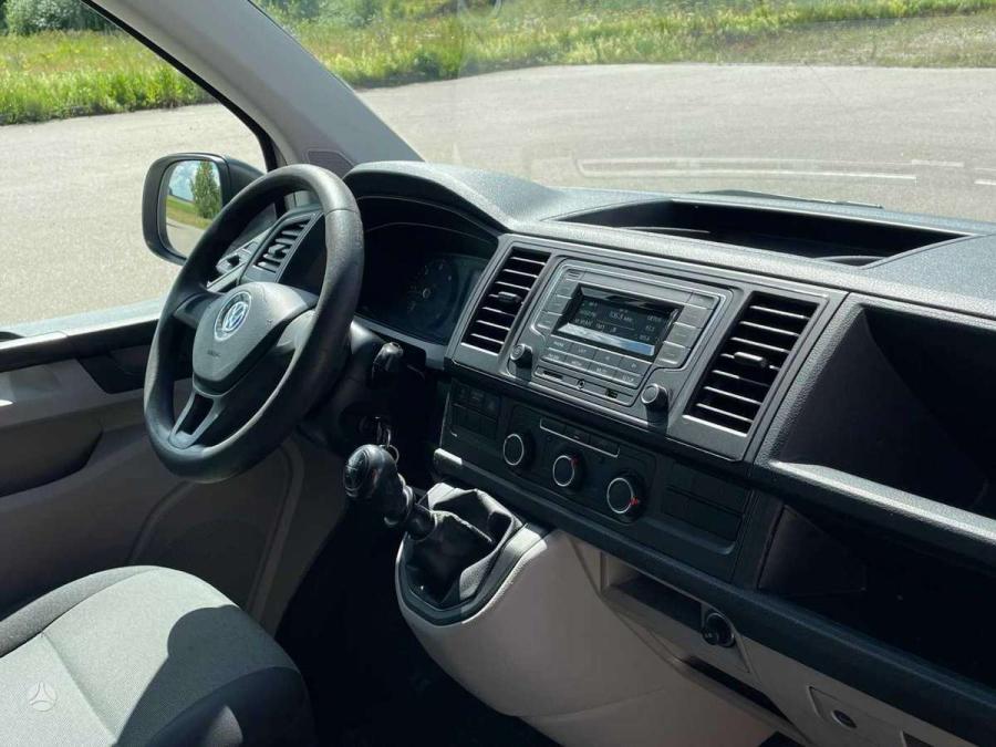 White Volkswagen Transporter 2018 in Ukmerge, with an engine capacity of 1.97 L and mileage of 151 thousand km for 10900 €, photo 8 on AUTOMOTO.COM.LV