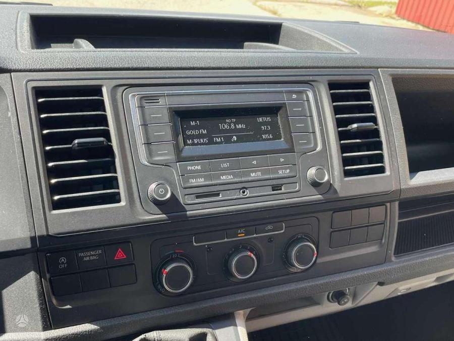 White Volkswagen Transporter 2018 in Ukmerge, with an engine capacity of 1.97 L and mileage of 151 thousand km for 10900 €, photo 10 on AUTOMOTO.COM.LV