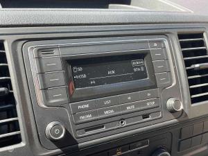 White Volkswagen Transporter 2018 in Ukmerge, with an engine capacity of 1.97 L and mileage of 151 thousand km for 10900 €, photo 12 on AUTOMOTO.COM.LV