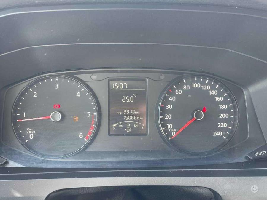 White Volkswagen Transporter 2018 in Ukmerge, with an engine capacity of 1.97 L and mileage of 151 thousand km for 10900 €, photo 16 on AUTOMOTO.COM.LV