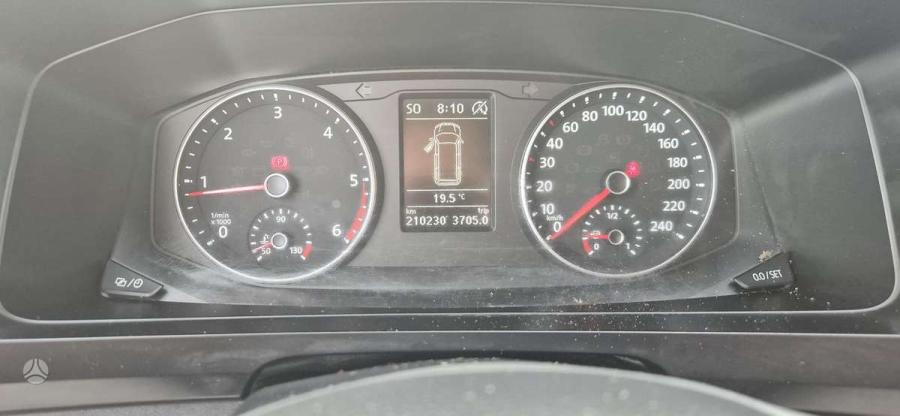 Balts Volkswagen Transporter 2018 Kauņa, ar dzinēja tilpumu 1.97 L un nobraukumu 210 tūkst. km par 9500 €, foto 8 vietnē AUTOMOTO.COM.LV