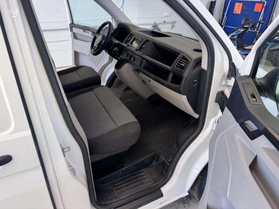 Balts Volkswagen Transporter 2019 Radviliškis, ar dzinēja tilpumu 1.97 L un nobraukumu 137 tūkst. km par 19299 €, foto 14 vietnē AUTOMOTO.COM.LV