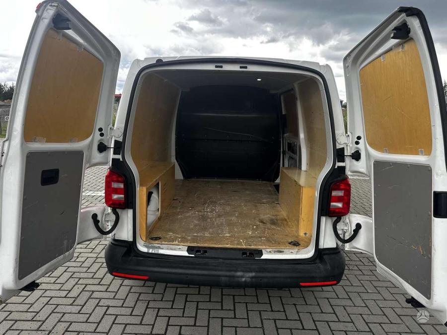 Balts Volkswagen Transporter 2019 Tauragė, ar dzinēja tilpumu 2.00 L un nobraukumu 213 tūkst. km par 8500 €, foto 8 vietnē AUTOMOTO.COM.LV