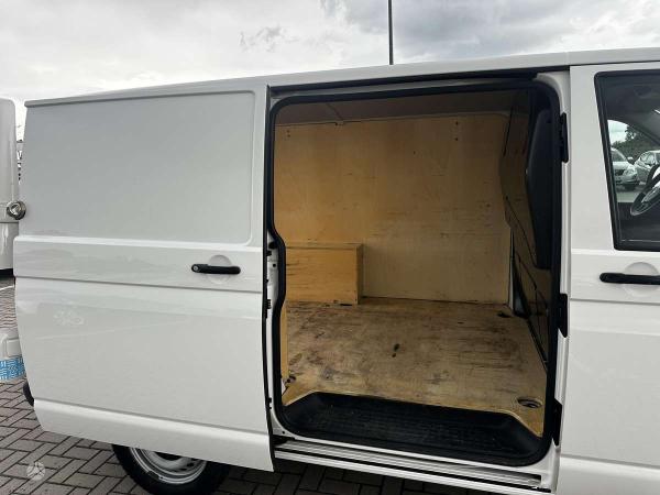 White Volkswagen Transporter 2019 in Taurage, with an engine capacity of 2.00 L and mileage of 213 thousand km for 8500 €, photo 8 on AUTOMOTO.COM.LV