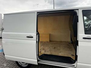 Balts Volkswagen Transporter 2019 Tauragė, ar dzinēja tilpumu 2.00 L un nobraukumu 213 tūkst. km par 8500 €, foto 9 vietnē AUTOMOTO.COM.LV