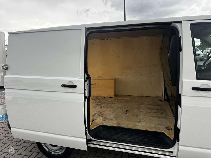 Balts Volkswagen Transporter 2019 Tauragė, ar dzinēja tilpumu 2.00 L un nobraukumu 213 tūkst. km par 8500 €, foto 9 vietnē AUTOMOTO.COM.LV