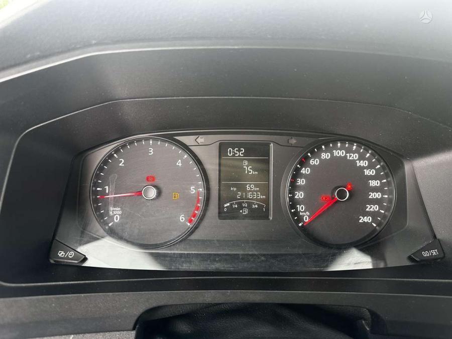 Balts Volkswagen Transporter 2019 Tauragė, ar dzinēja tilpumu 2.00 L un nobraukumu 213 tūkst. km par 8500 €, foto 12 vietnē AUTOMOTO.COM.LV