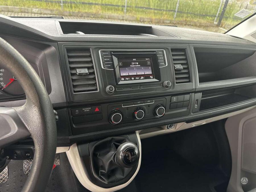 Balts Volkswagen Transporter 2019 Tauragė, ar dzinēja tilpumu 2.00 L un nobraukumu 213 tūkst. km par 8500 €, foto 13 vietnē AUTOMOTO.COM.LV
