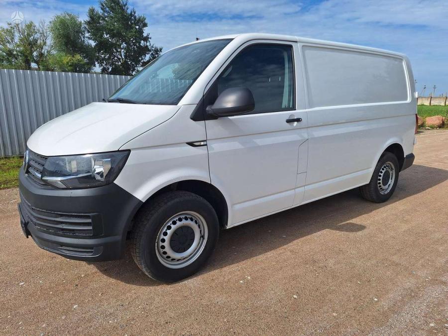 Balts Volkswagen Transporter 2019 Marijampole, ar dzinēja tilpumu 2.00 L un nobraukumu 385 tūkst. km par 7950 €, foto 1 vietnē AUTOMOTO.COM.LV