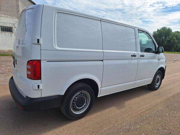 Balts Volkswagen Transporter 2019 Marijampole, ar dzinēja tilpumu 2.00 L un nobraukumu 385 tūkst. km par 7950 €, foto 4 vietnē AUTOMOTO.COM.LV