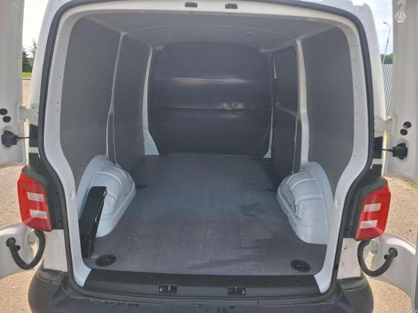 Balts Volkswagen Transporter 2019 Marijampole, ar dzinēja tilpumu 2.00 L un nobraukumu 385 tūkst. km par 7950 €, foto 7 vietnē AUTOMOTO.COM.LV