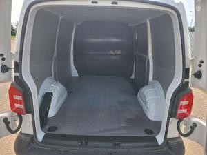 Balts Volkswagen Transporter 2019 Marijampole, ar dzinēja tilpumu 2.00 L un nobraukumu 385 tūkst. km par 7950 €, foto 8 vietnē AUTOMOTO.COM.LV