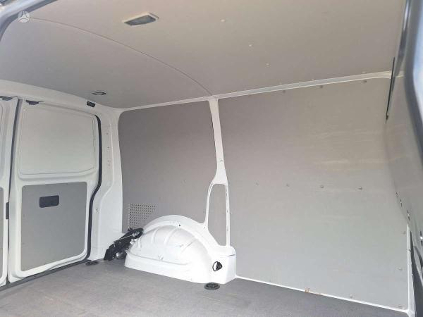 Balts Volkswagen Transporter 2019 Marijampole, ar dzinēja tilpumu 2.00 L un nobraukumu 385 tūkst. km par 7950 €, foto 9 vietnē AUTOMOTO.COM.LV
