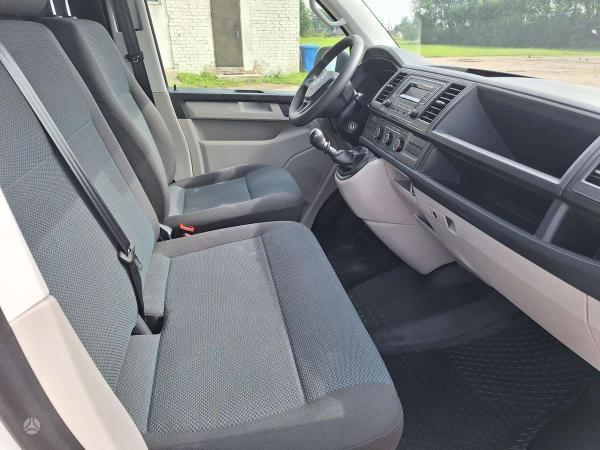 Balts Volkswagen Transporter 2019 Marijampole, ar dzinēja tilpumu 2.00 L un nobraukumu 385 tūkst. km par 7950 €, foto 10 vietnē AUTOMOTO.COM.LV