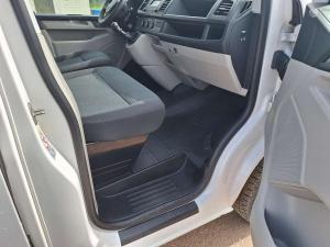 Balts Volkswagen Transporter 2019 Marijampole, ar dzinēja tilpumu 2.00 L un nobraukumu 385 tūkst. km par 7950 €, foto 12 vietnē AUTOMOTO.COM.LV