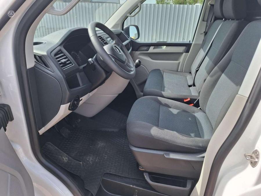 Balts Volkswagen Transporter 2019 Marijampole, ar dzinēja tilpumu 2.00 L un nobraukumu 385 tūkst. km par 7950 €, foto 13 vietnē AUTOMOTO.COM.LV