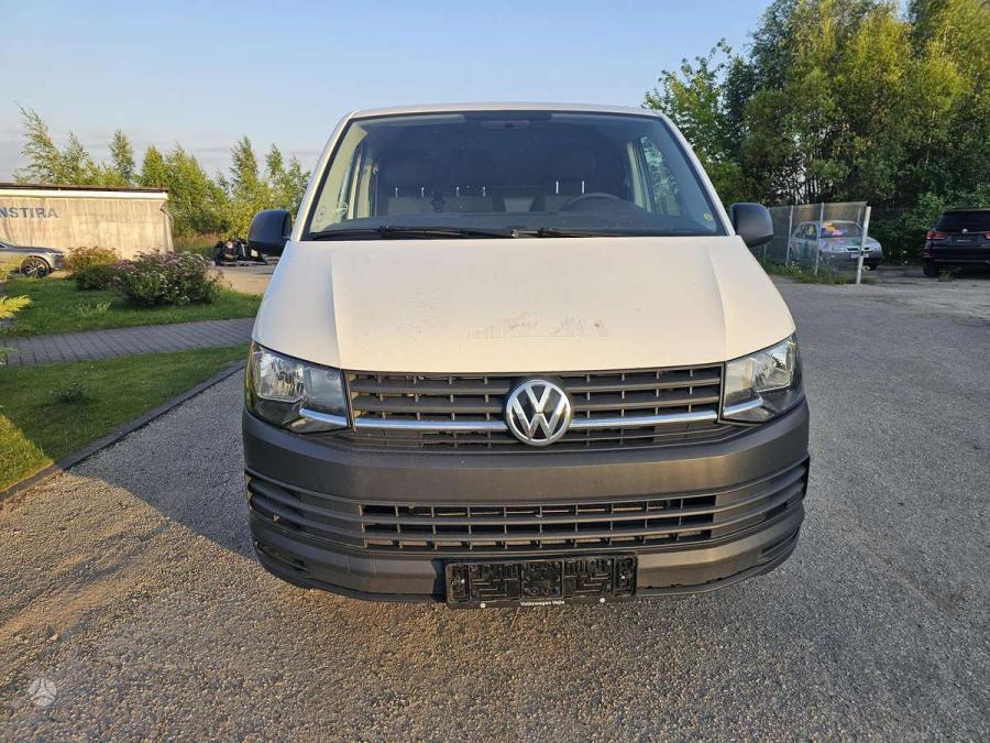White Volkswagen Transporter 2019 in Pakruojis, with an engine capacity of 2.00 L and mileage of 254 thousand km for 9300 €, photo 3 on AUTOMOTO.COM.LV