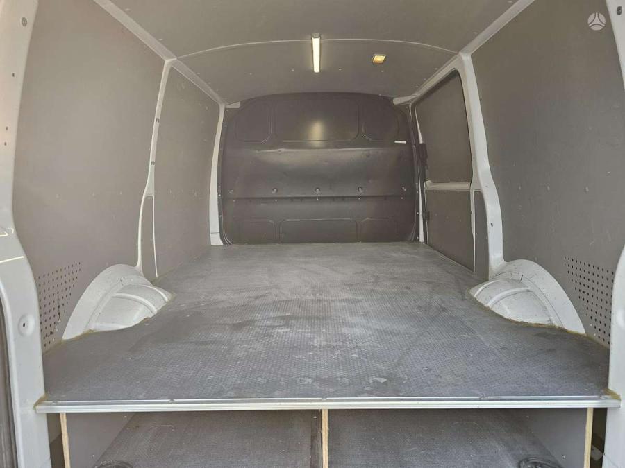 White Volkswagen Transporter 2019 in Pakruojis, with an engine capacity of 2.00 L and mileage of 254 thousand km for 9300 €, photo 7 on AUTOMOTO.COM.LV