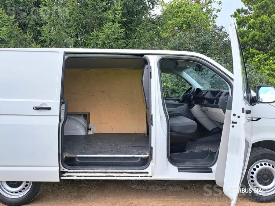 Balts Volkswagen Transporter 2019 Rīga, ar dzinēja tilpumu 2.00 L un nobraukumu 0 tūkst. km par 18900 €, foto 12 vietnē AUTOMOTO.COM.LV