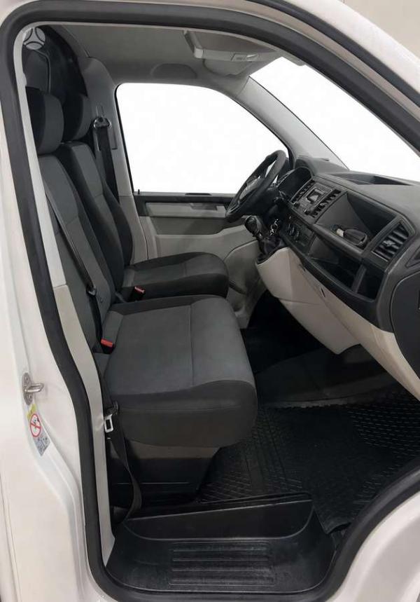 Balts Volkswagen Transporter 2019 Kauņa, ar dzinēja tilpumu 1.97 L un nobraukumu 204 tūkst. km par 14800 €, foto 6 vietnē AUTOMOTO.COM.LV