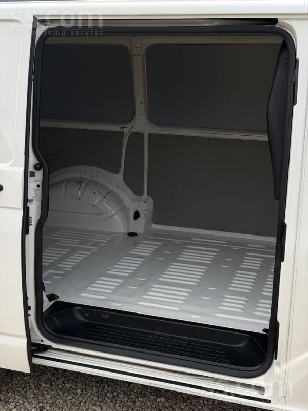Balts Volkswagen Transporter 2019 Rīga, ar dzinēja tilpumu 2.00 L un nobraukumu 27 tūkst. km par 16980 €, foto 10 vietnē AUTOMOTO.COM.LV