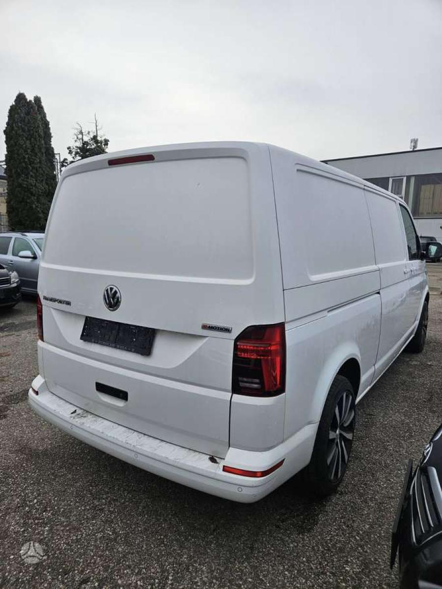 Balts Volkswagen Transporter 2020 Anykščiai, ar dzinēja tilpumu 2.00 L un nobraukumu 289 tūkst. km par 13500 €, foto 4 vietnē AUTOMOTO.COM.LV