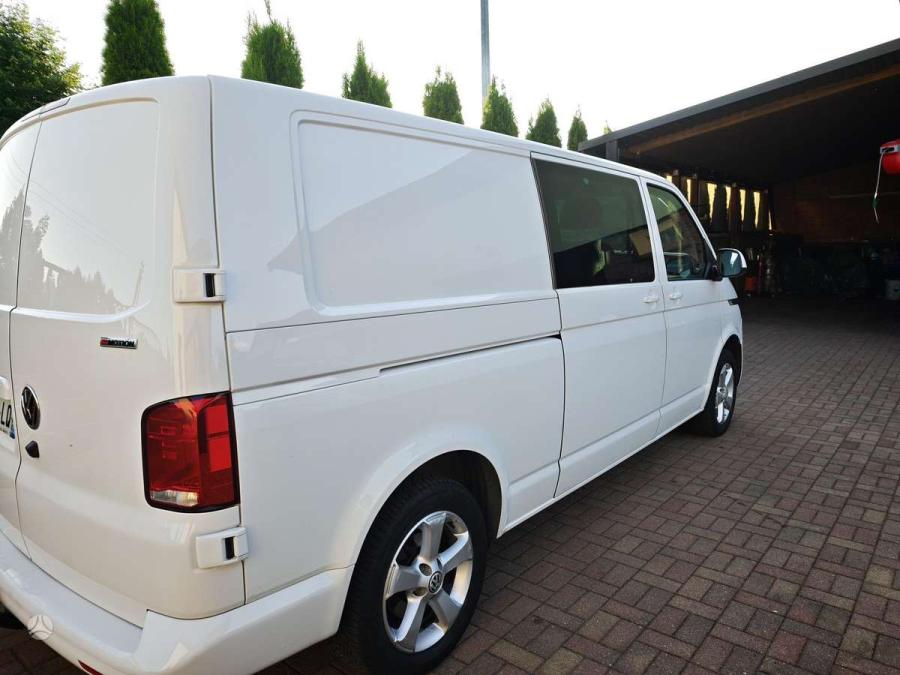 White Volkswagen Transporter 2020 in Taurage, with an engine capacity of 2.00 L and mileage of 190 thousand km for 16500 €, photo 4 on AUTOMOTO.COM.LV
