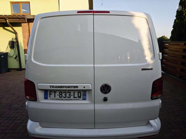 White Volkswagen Transporter 2020 in Taurage, with an engine capacity of 2.00 L and mileage of 190 thousand km for 16500 €, photo 6 on AUTOMOTO.COM.LV
