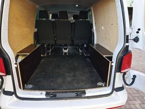 White Volkswagen Transporter 2020 in Taurage, with an engine capacity of 2.00 L and mileage of 190 thousand km for 16500 €, photo 20 on AUTOMOTO.COM.LV