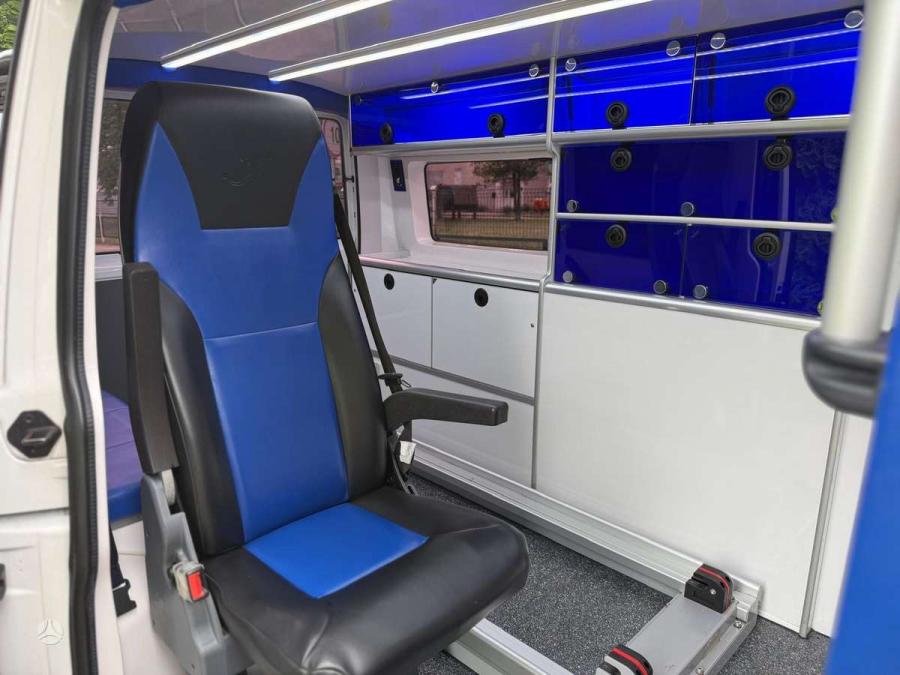 White Volkswagen Transporter 2020 in Taurage, with an engine capacity of 1.97 L and mileage of 270 thousand km for 14500 €, photo 19 on AUTOMOTO.COM.LV