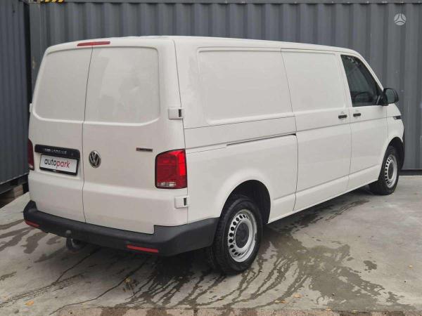 White Volkswagen Transporter 2021 in Vilnius, with an engine capacity of 1.97 L and mileage of 117 thousand km for 21900 €, photo 3 on AUTOMOTO.COM.LV