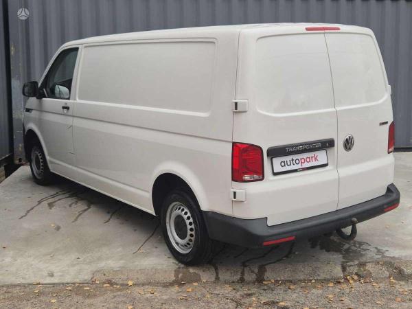 White Volkswagen Transporter 2021 in Vilnius, with an engine capacity of 1.97 L and mileage of 117 thousand km for 21900 €, photo 4 on AUTOMOTO.COM.LV