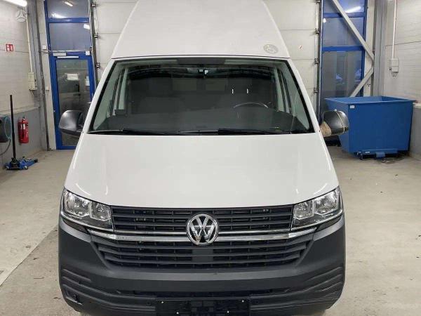 White Volkswagen Transporter 2021 in Klaipeda, with an engine capacity of 1.97 L and mileage of 41 thousand km for 21175 €, photo 3 on AUTOMOTO.COM.LV