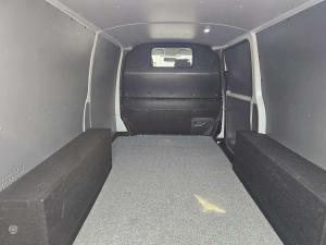 Balts Volkswagen Transporter 2021 Pakruojis, ar dzinēja tilpumu 2.00 L un nobraukumu 248 tūkst. km par 11900 €, foto 7 vietnē AUTOMOTO.COM.LV