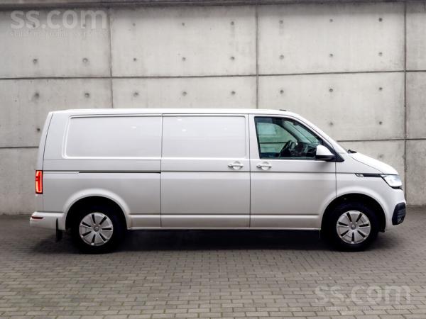 White Volkswagen Transporter 2023 in Riga, with an engine capacity of 2.00 L and mileage of 126 thousand km for 29900 €, photo 4 on AUTOMOTO.COM.LV