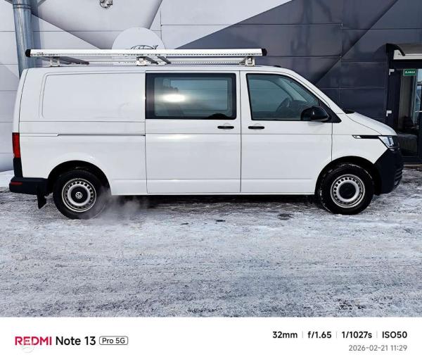 White Volkswagen Transporter 2023 in Kaunas, with an engine capacity of 1.97 L and mileage of 49 thousand km for 29950 €, photo 6 on AUTOMOTO.COM.LV