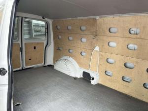 Balts Volkswagen Transporter 2023 Šauļi, ar dzinēja tilpumu 1.97 L un nobraukumu 26 tūkst. km par 24900 €, foto 6 vietnē AUTOMOTO.COM.LV