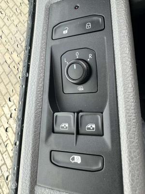 Balts Volkswagen Transporter 2023 Šauļi, ar dzinēja tilpumu 1.97 L un nobraukumu 26 tūkst. km par 24900 €, foto 16 vietnē AUTOMOTO.COM.LV