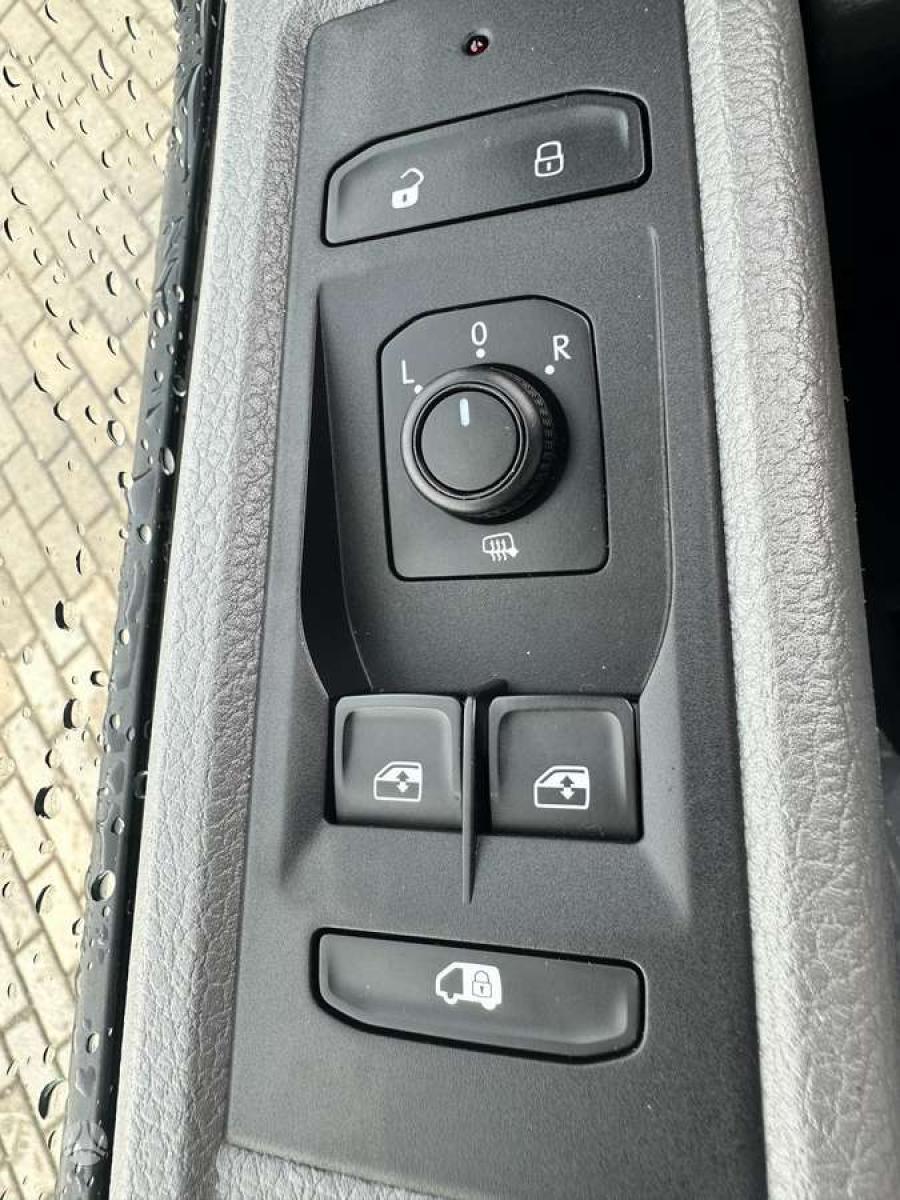 Balts Volkswagen Transporter 2023 Šauļi, ar dzinēja tilpumu 1.97 L un nobraukumu 26 tūkst. km par 24900 €, foto 16 vietnē AUTOMOTO.COM.LV
