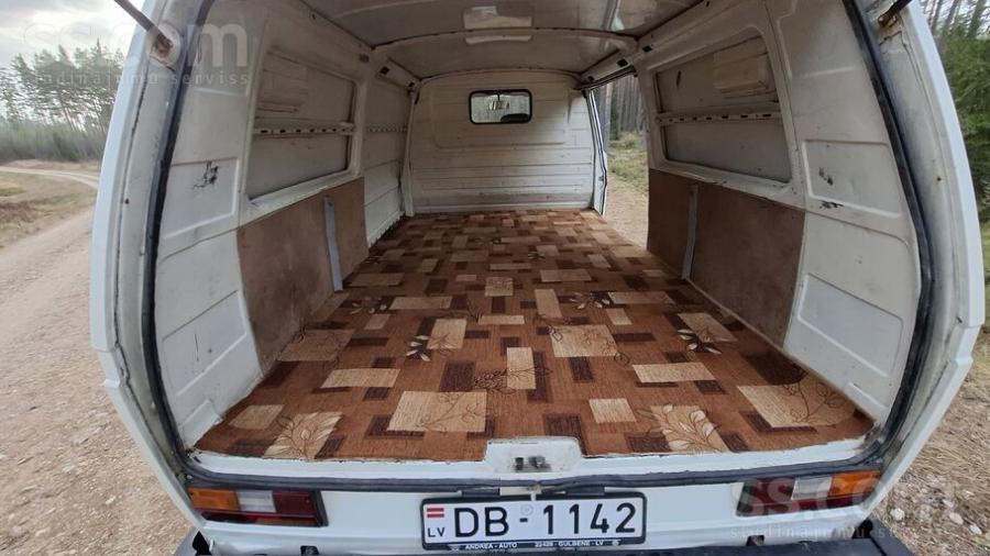 White Volkswagen Transporter 1984 in Gulbene, with an engine capacity of 1.60 L and mileage of 5 thousand km for 5500 €, photo 8 on AUTOMOTO.COM.LV