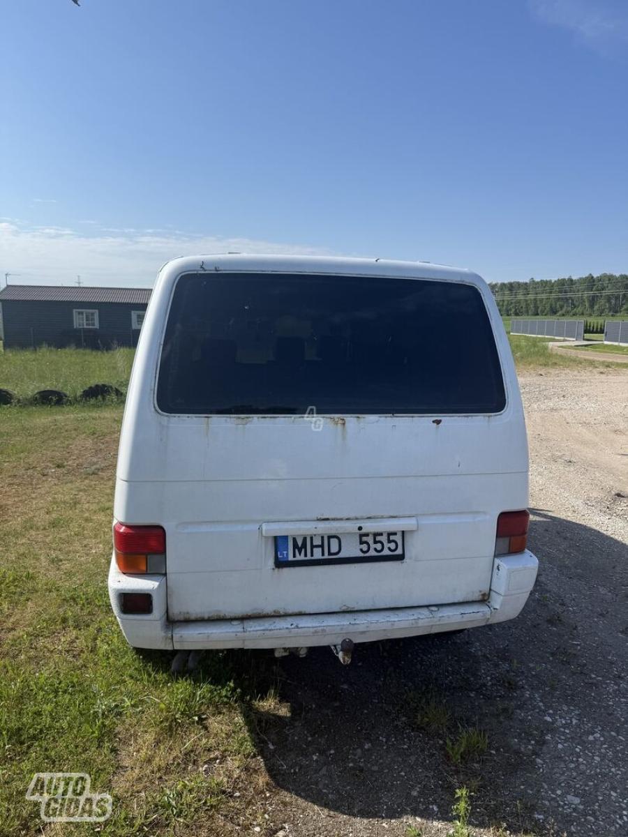 White Volkswagen Transporter 1995 in Gargzdai, with an engine capacity of 1.90 L and mileage of 400 thousand km for 900 €, photo 1 on AUTOMOTO.COM.LV