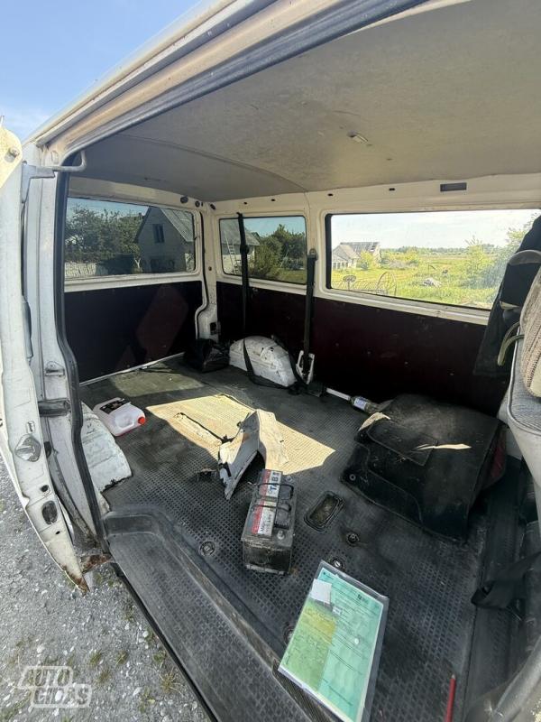 White Volkswagen Transporter 1995 in Gargzdai, with an engine capacity of 1.90 L and mileage of 400 thousand km for 900 €, photo 6 on AUTOMOTO.COM.LV