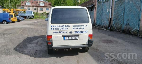 Balts Volkswagen Transporter 1996 Rīga, ar dzinēja tilpumu 2.00 L un nobraukumu 239 tūkst. km par 1550 €, foto 4 vietnē AUTOMOTO.COM.LV